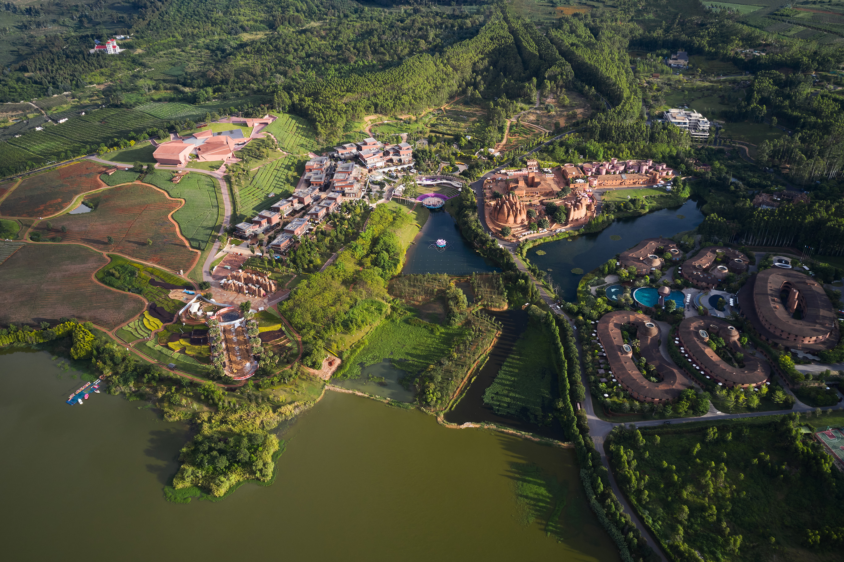 DongFengYun Art Town, Mi’Le :: the Oval Partnership